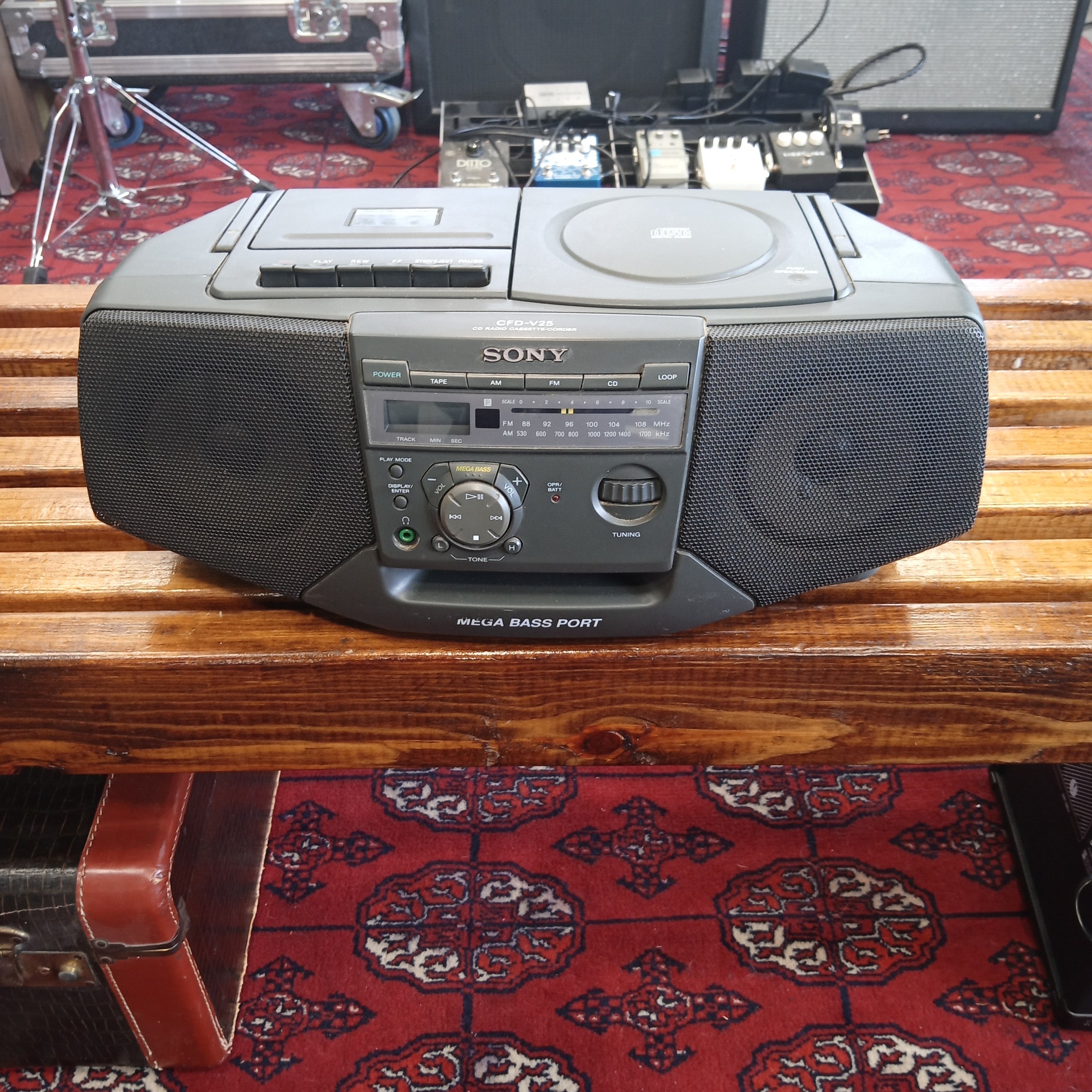 Sony Boom Box | Guitar Hi-Fi