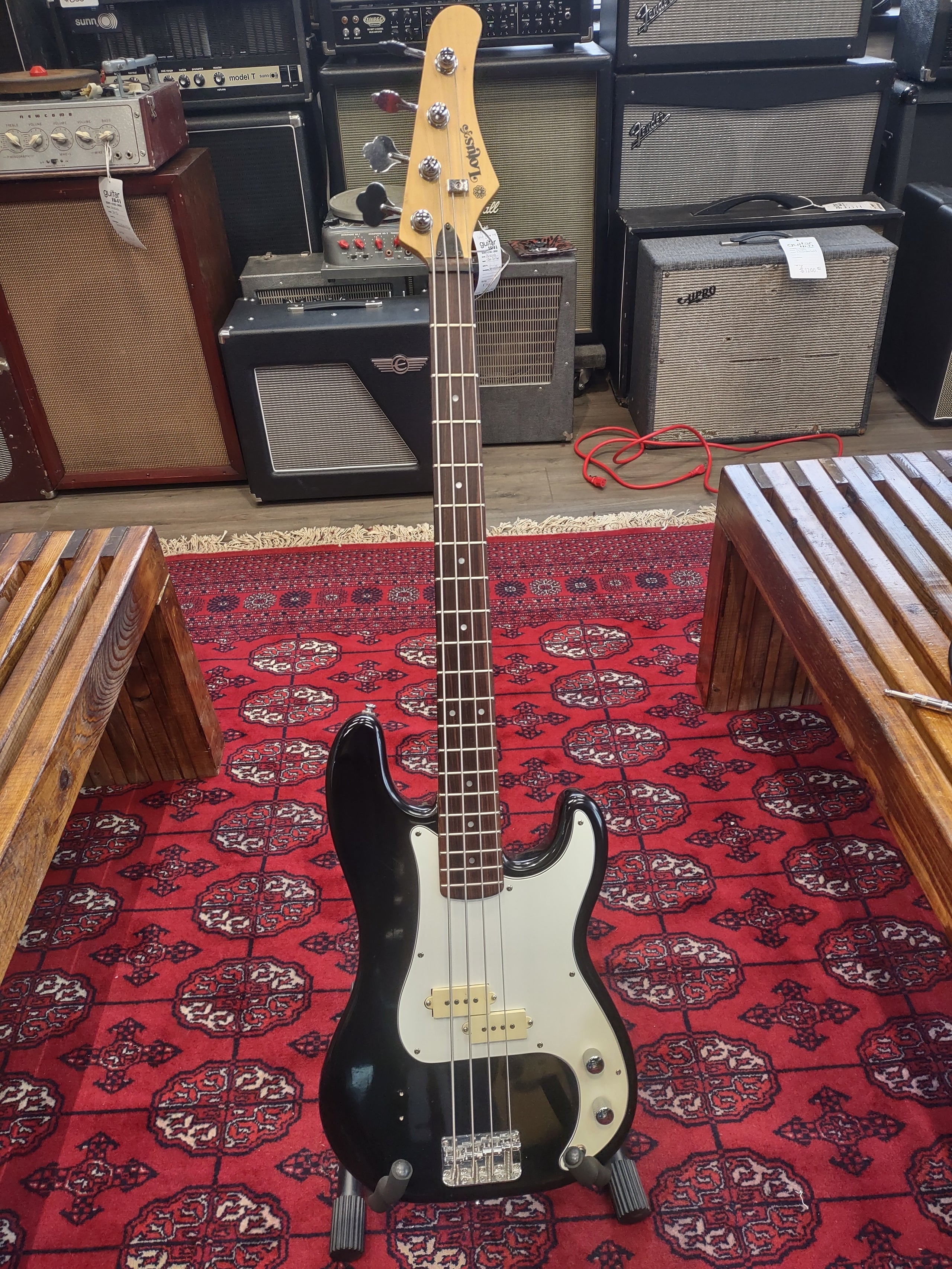 Lotus P-bass | Guitar Hi-Fi