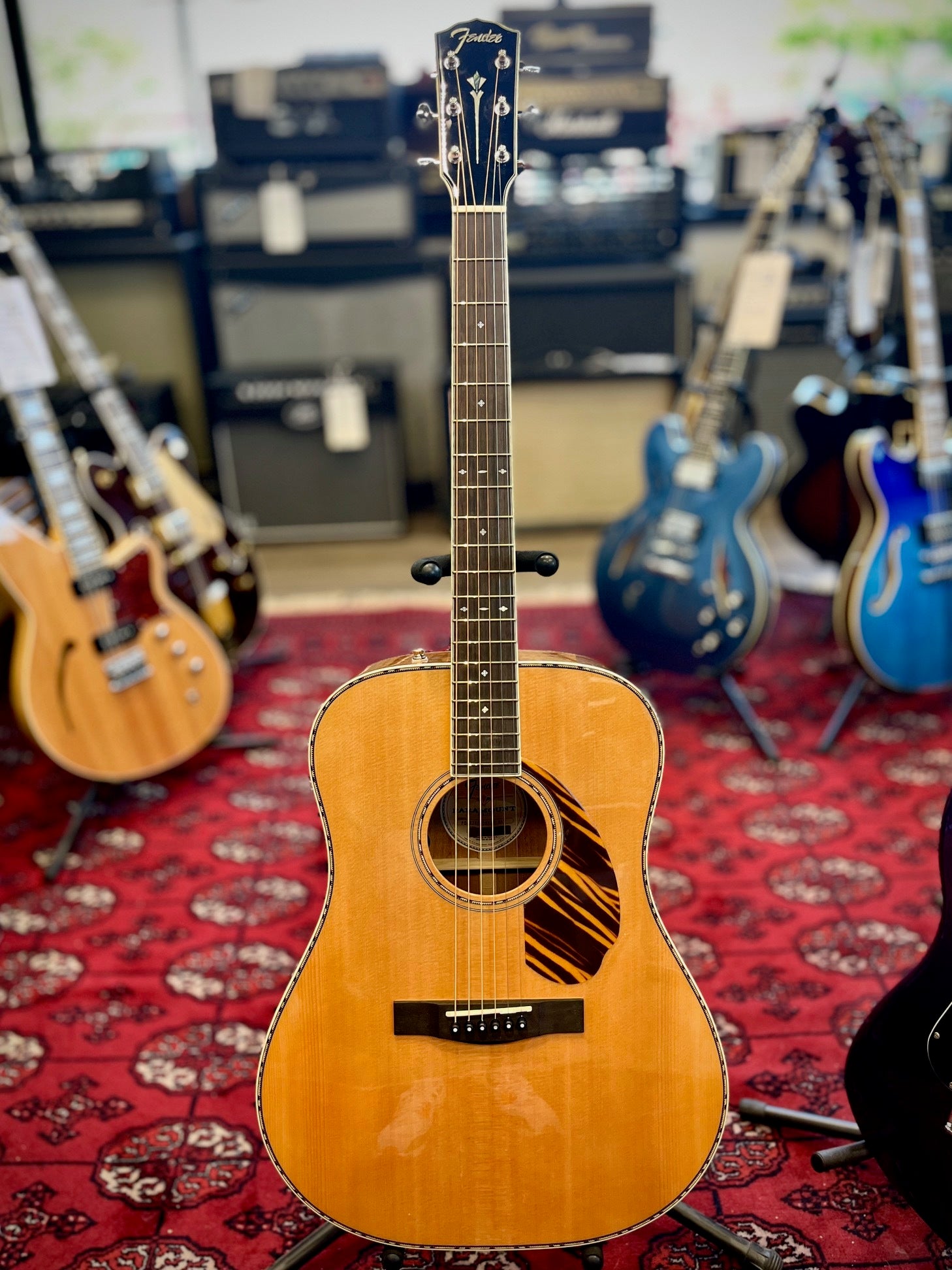 Fender Paramount Series PD220E | Guitar Hi-Fi