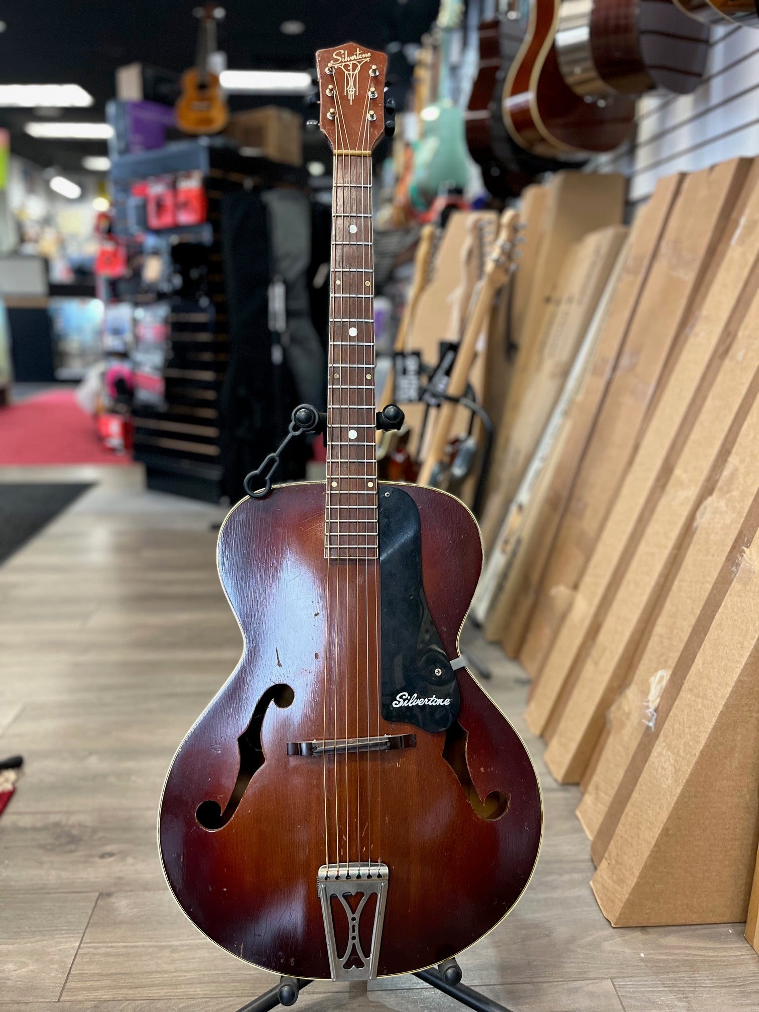 Silvertone "Blue Label" Archtop | Guitar Hi-Fi